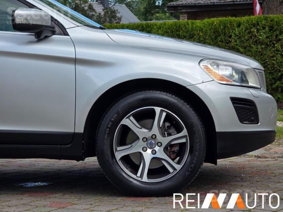 Grey Volvo XC60 2011 in Riga, with an engine capacity of 2.40 L and mileage of 351 thousand km for 8950 €, photo 13 on AUTOMOTO.COM.LV