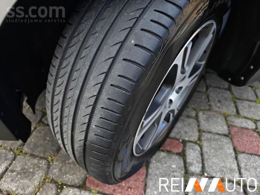 Grey Volvo XC60 2011 in Riga, with an engine capacity of 2.40 L and mileage of 351 thousand km for 8950 €, photo 14 on AUTOMOTO.COM.LV