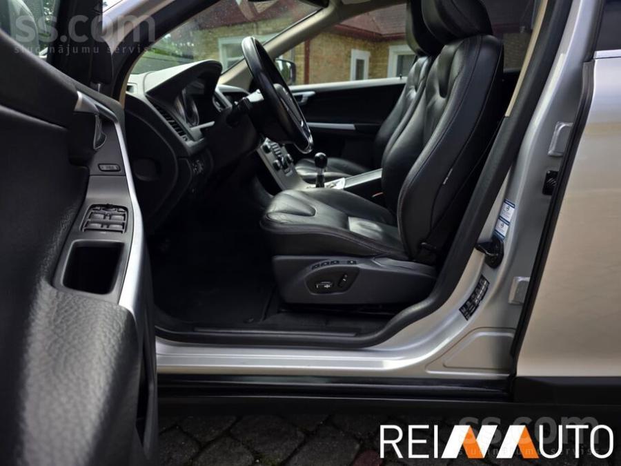 Grey Volvo XC60 2011 in Riga, with an engine capacity of 2.40 L and mileage of 351 thousand km for 8950 €, photo 27 on AUTOMOTO.COM.LV