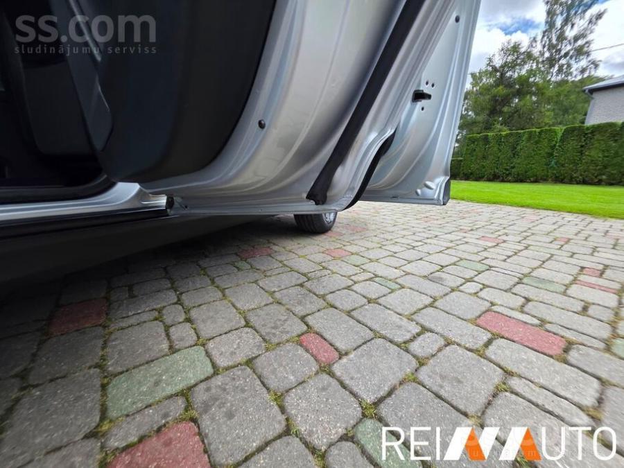 Grey Volvo XC60 2011 in Riga, with an engine capacity of 2.40 L and mileage of 351 thousand km for 8950 €, photo 34 on AUTOMOTO.COM.LV