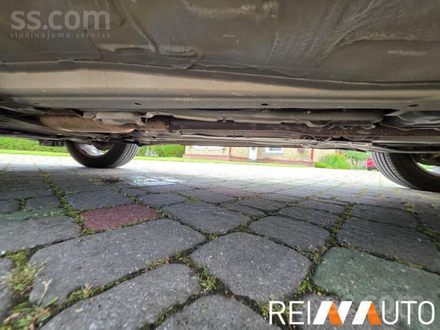 Grey Volvo XC60 2011 in Riga, with an engine capacity of 2.40 L and mileage of 351 thousand km for 8950 €, photo 35 on AUTOMOTO.COM.LV