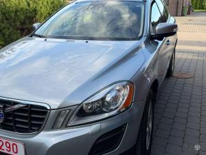 Pelēks Volvo XC60 2011 Kauņa, ar dzinēja tilpumu 2.40 L un nobraukumu 225 tūkst. km par 9200 €, foto  vietnē AUTOMOTO.COM.LV