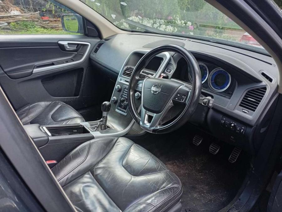 Pelēks Volvo XC60 2011 Jonava, ar dzinēja tilpumu 1.98 L un nobraukumu 180 tūkst. km par 2700 €, foto 6 vietnē AUTOMOTO.COM.LV