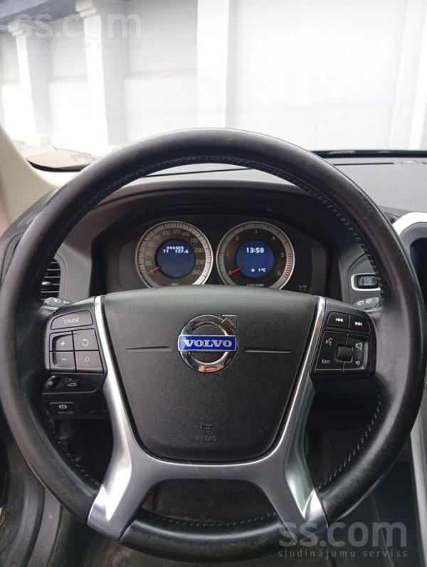 Grey Volvo XC60 2011 in Liepaja, with an engine capacity of 2.00 L and mileage of 444 thousand km for 5700 €, photo 5 on AUTOMOTO.COM.LV