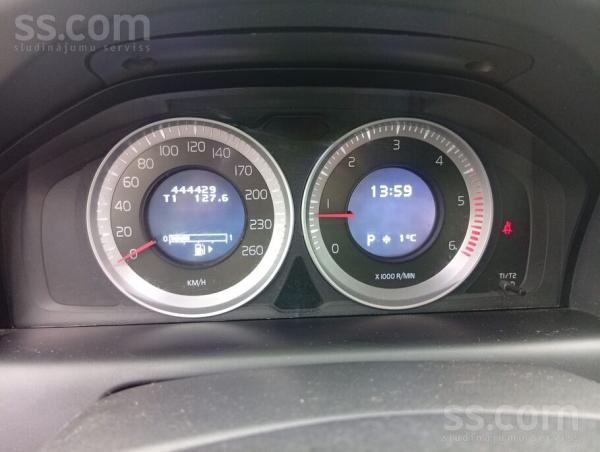 Grey Volvo XC60 2011 in Liepaja, with an engine capacity of 2.00 L and mileage of 444 thousand km for 5700 €, photo 6 on AUTOMOTO.COM.LV