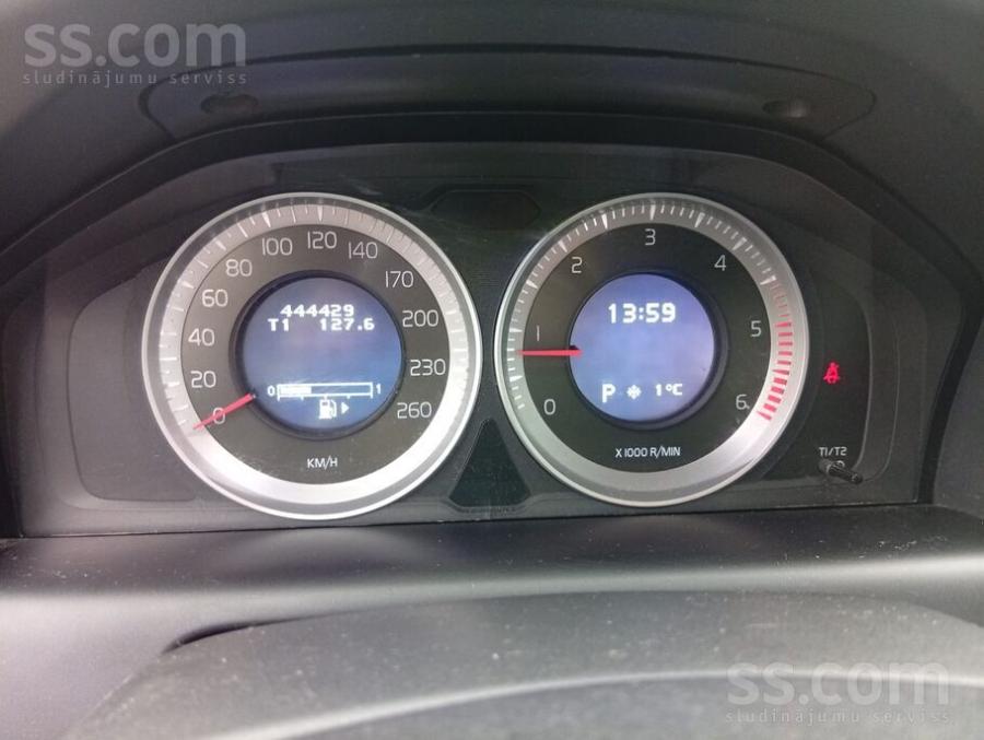 Pelēks Volvo XC60 2011 Liepāja, ar dzinēja tilpumu 2.00 L un nobraukumu 444 tūkst. km par 5700 €, foto 7 vietnē AUTOMOTO.COM.LV