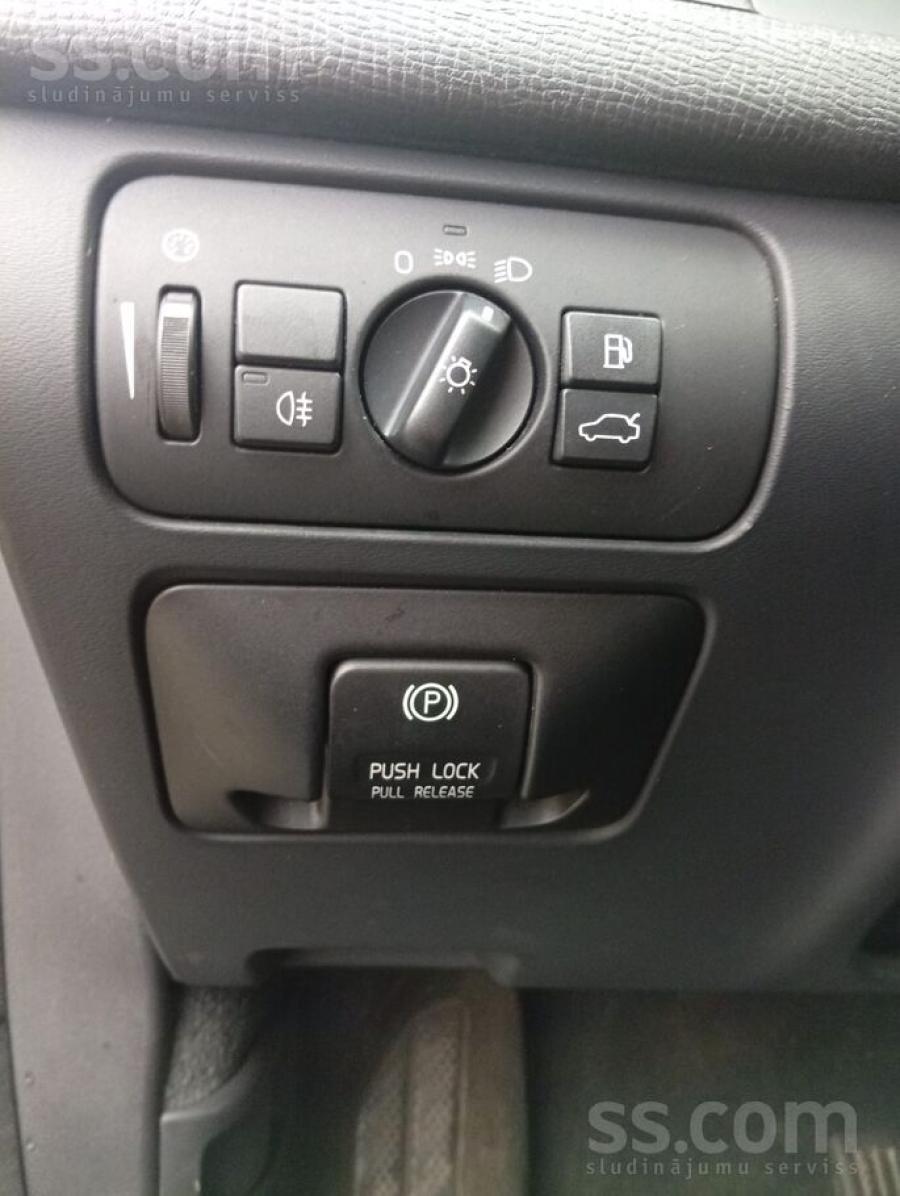Pelēks Volvo XC60 2011 Liepāja, ar dzinēja tilpumu 2.00 L un nobraukumu 444 tūkst. km par 5700 €, foto 8 vietnē AUTOMOTO.COM.LV