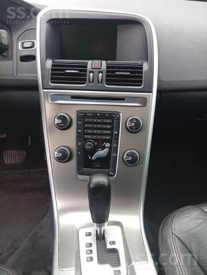Pelēks Volvo XC60 2011 Liepāja, ar dzinēja tilpumu 2.00 L un nobraukumu 444 tūkst. km par 5700 €, foto 9 vietnē AUTOMOTO.COM.LV