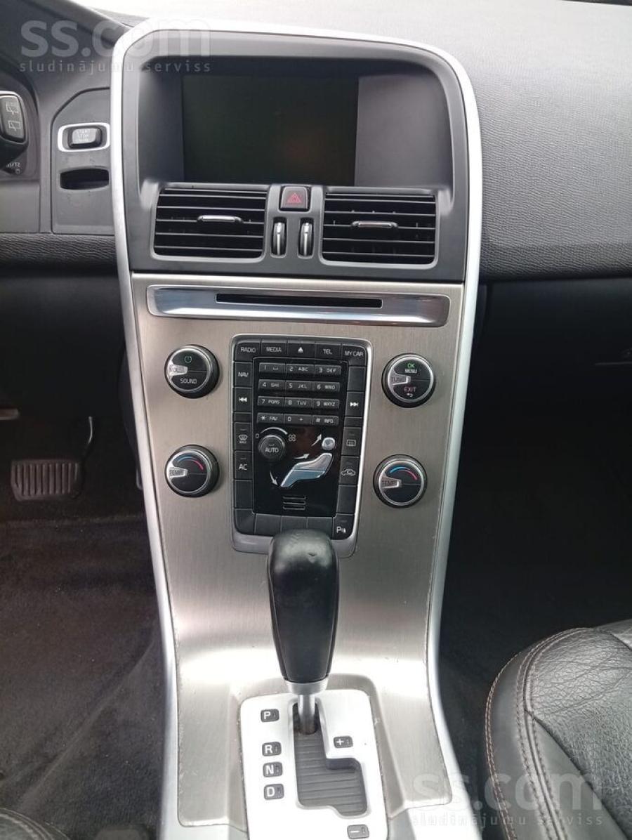 Pelēks Volvo XC60 2011 Liepāja, ar dzinēja tilpumu 2.00 L un nobraukumu 444 tūkst. km par 5700 €, foto 9 vietnē AUTOMOTO.COM.LV