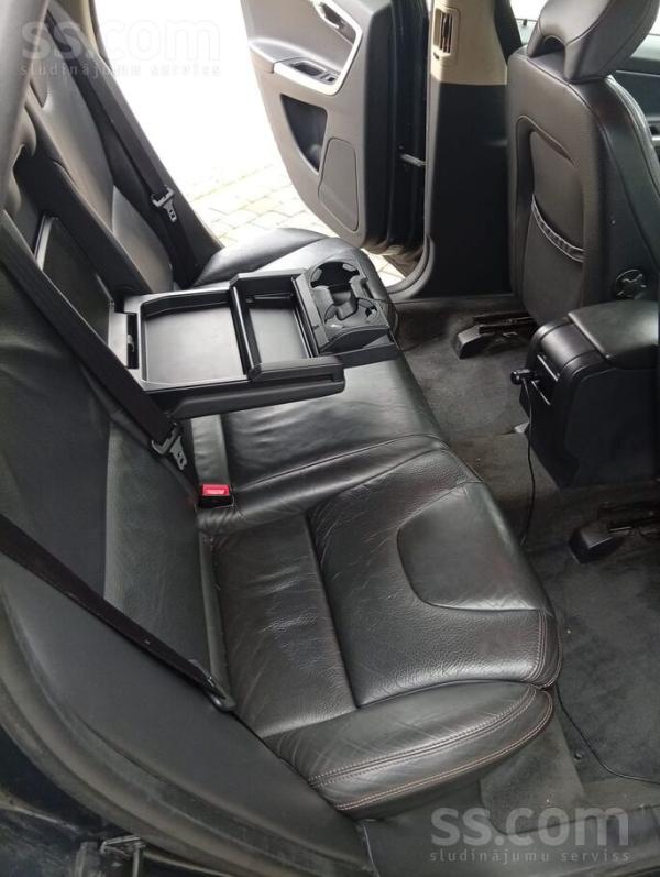 Grey Volvo XC60 2011 in Liepaja, with an engine capacity of 2.00 L and mileage of 444 thousand km for 5700 €, photo 9 on AUTOMOTO.COM.LV