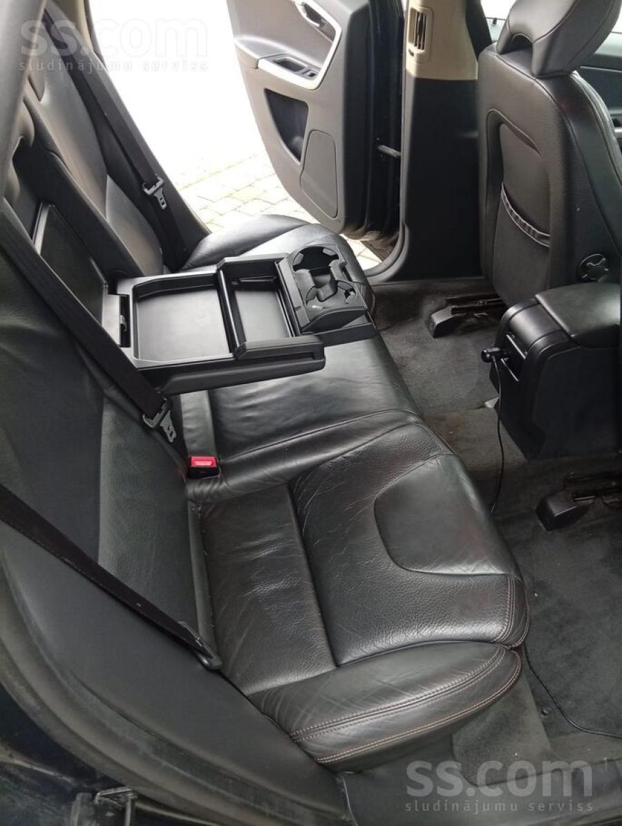 Pelēks Volvo XC60 2011 Liepāja, ar dzinēja tilpumu 2.00 L un nobraukumu 444 tūkst. km par 5700 €, foto 10 vietnē AUTOMOTO.COM.LV