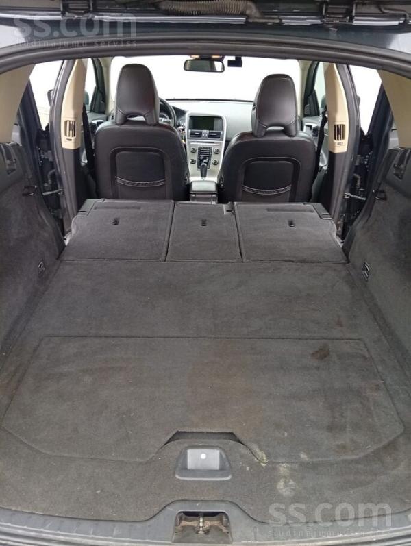 Grey Volvo XC60 2011 in Liepaja, with an engine capacity of 2.00 L and mileage of 444 thousand km for 5700 €, photo 10 on AUTOMOTO.COM.LV