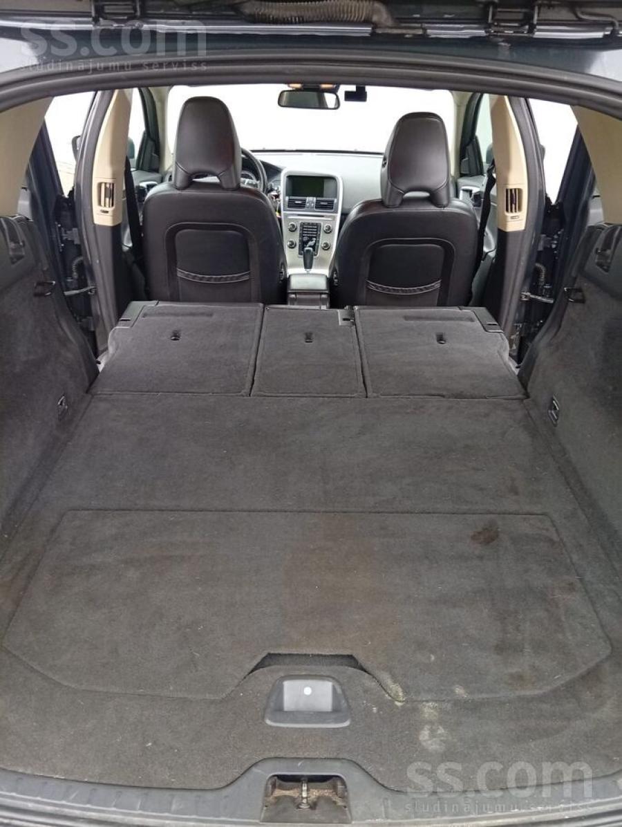 Pelēks Volvo XC60 2011 Liepāja, ar dzinēja tilpumu 2.00 L un nobraukumu 444 tūkst. km par 5700 €, foto 11 vietnē AUTOMOTO.COM.LV