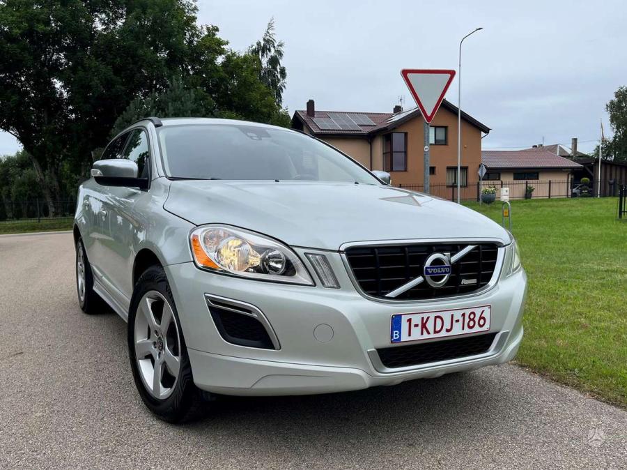Grey Volvo XC60 2011 in Taurage, with an engine capacity of 1.98 L and mileage of 181 thousand km for 7850 €, photo 1 on AUTOMOTO.COM.LV