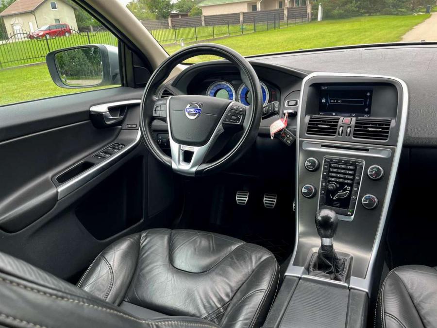 Grey Volvo XC60 2011 in Taurage, with an engine capacity of 1.98 L and mileage of 181 thousand km for 7850 €, photo 12 on AUTOMOTO.COM.LV