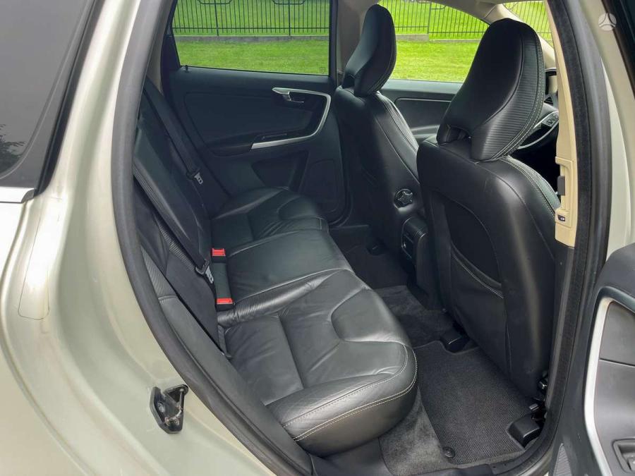 Grey Volvo XC60 2011 in Taurage, with an engine capacity of 1.98 L and mileage of 181 thousand km for 7850 €, photo 14 on AUTOMOTO.COM.LV