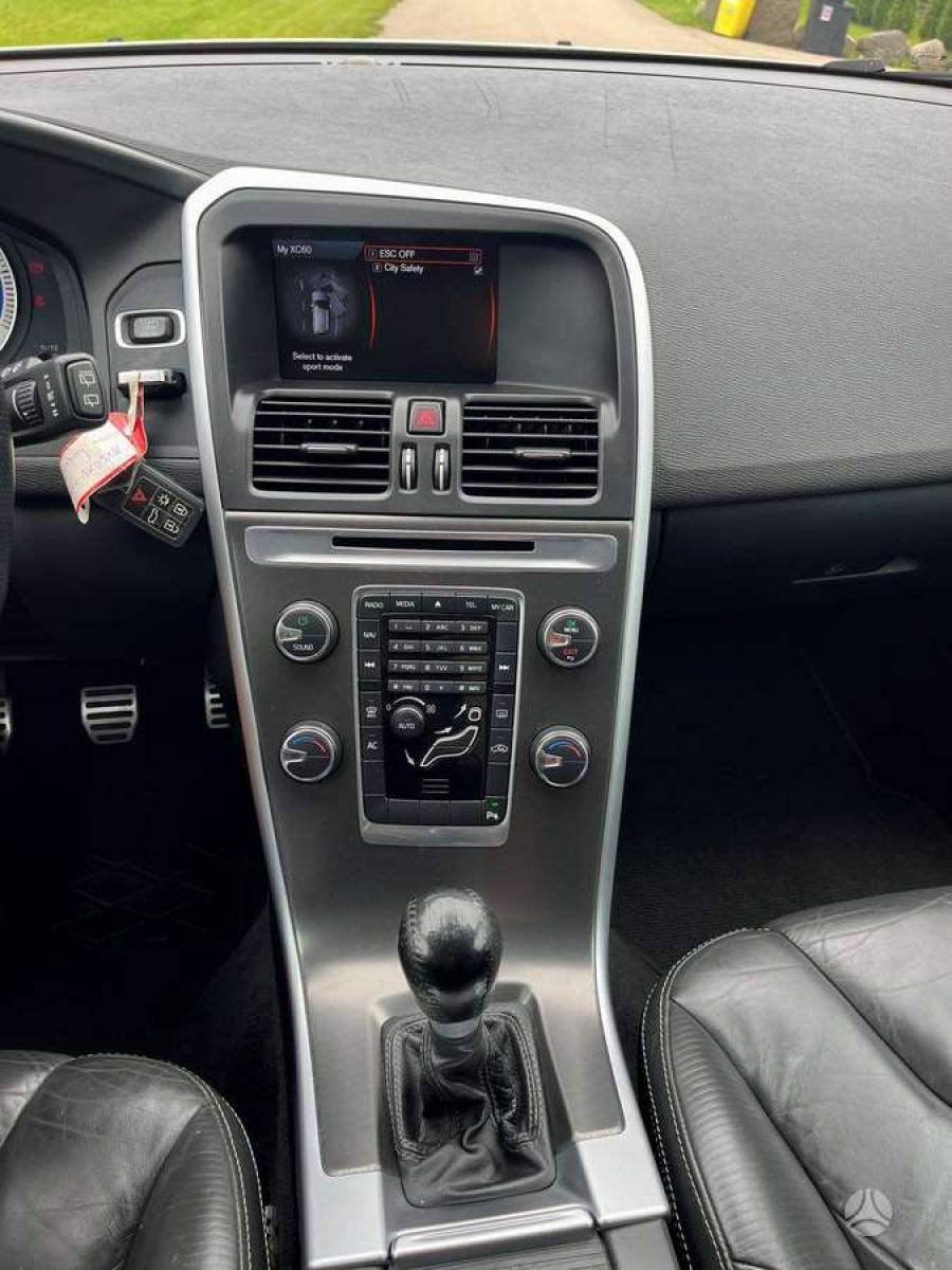 Grey Volvo XC60 2011 in Taurage, with an engine capacity of 1.98 L and mileage of 181 thousand km for 7850 €, photo 16 on AUTOMOTO.COM.LV