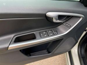 Grey Volvo XC60 2011 in Taurage, with an engine capacity of 1.98 L and mileage of 181 thousand km for 7850 €, photo 17 on AUTOMOTO.COM.LV