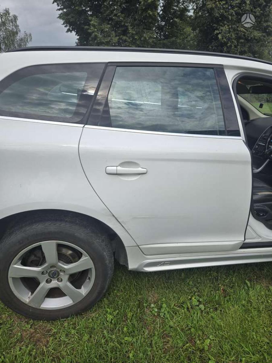 Pelēks Volvo XC60 2011 Raseiniai, ar dzinēja tilpumu 0.00 L un nobraukumu 200 tūkst. km par 4500 €, foto 5 vietnē AUTOMOTO.COM.LV