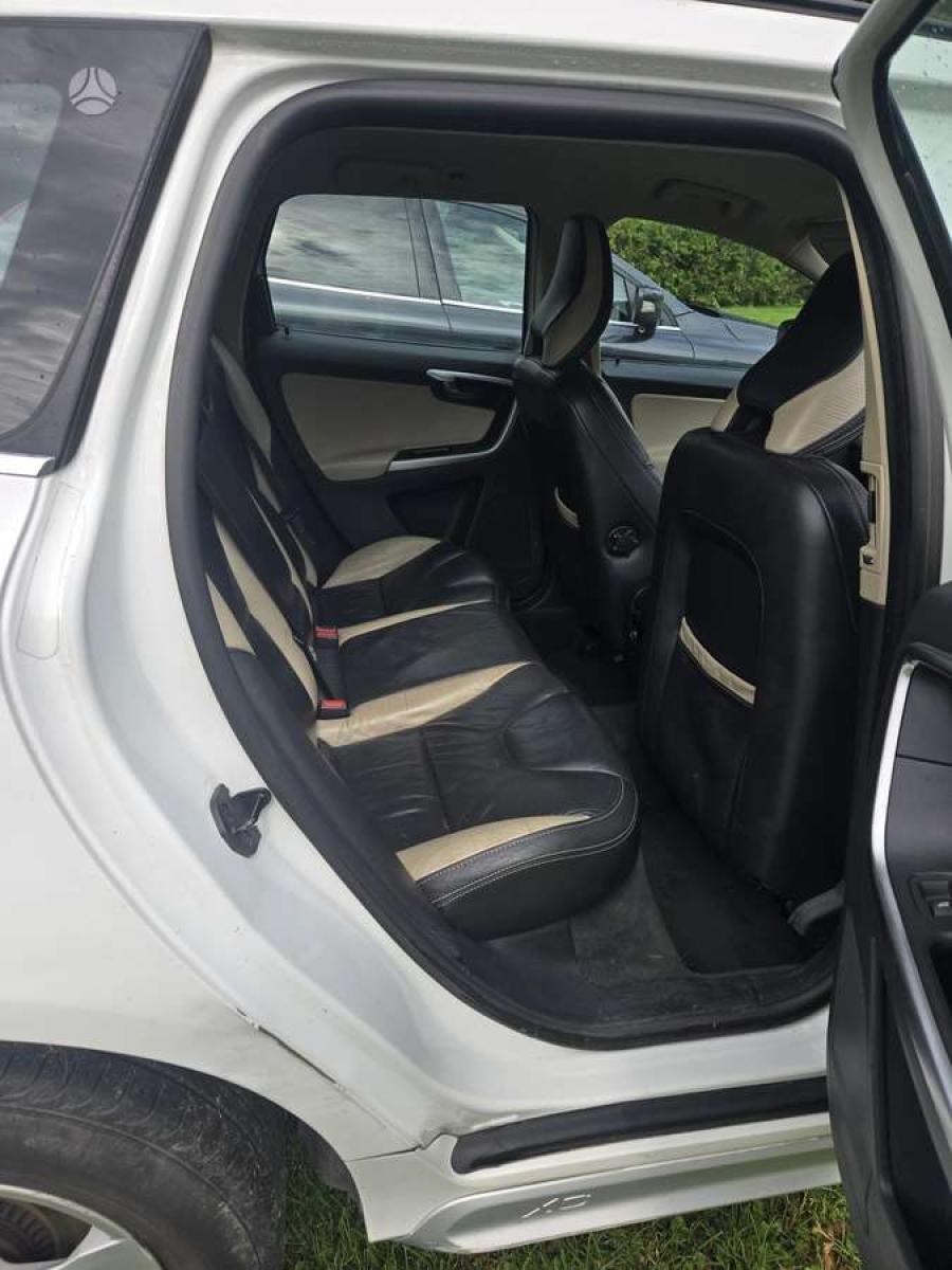 Pelēks Volvo XC60 2011 Raseiniai, ar dzinēja tilpumu 0.00 L un nobraukumu 200 tūkst. km par 4500 €, foto 6 vietnē AUTOMOTO.COM.LV