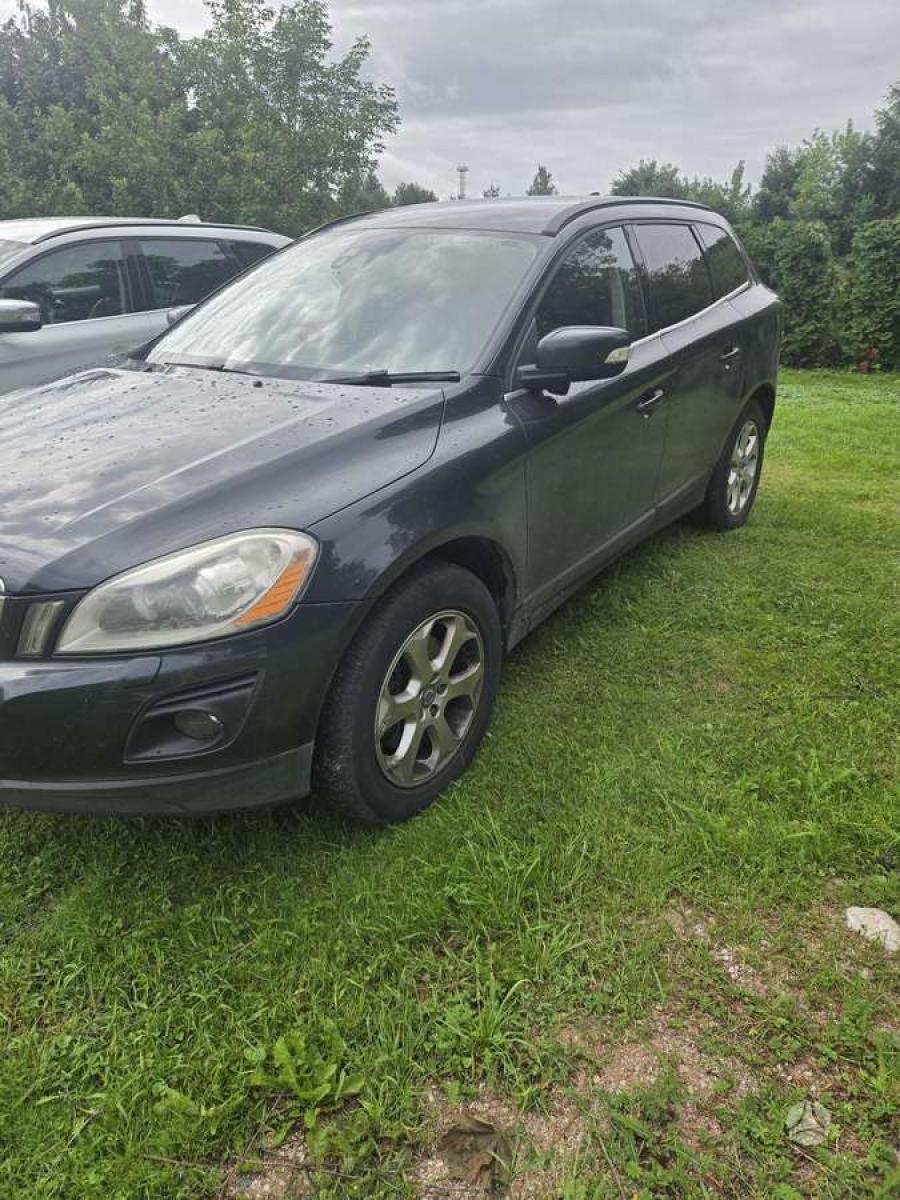 Pelēks Volvo XC60 2011 Raseiniai, ar dzinēja tilpumu 0.00 L un nobraukumu 200 tūkst. km par 4500 €, foto 9 vietnē AUTOMOTO.COM.LV