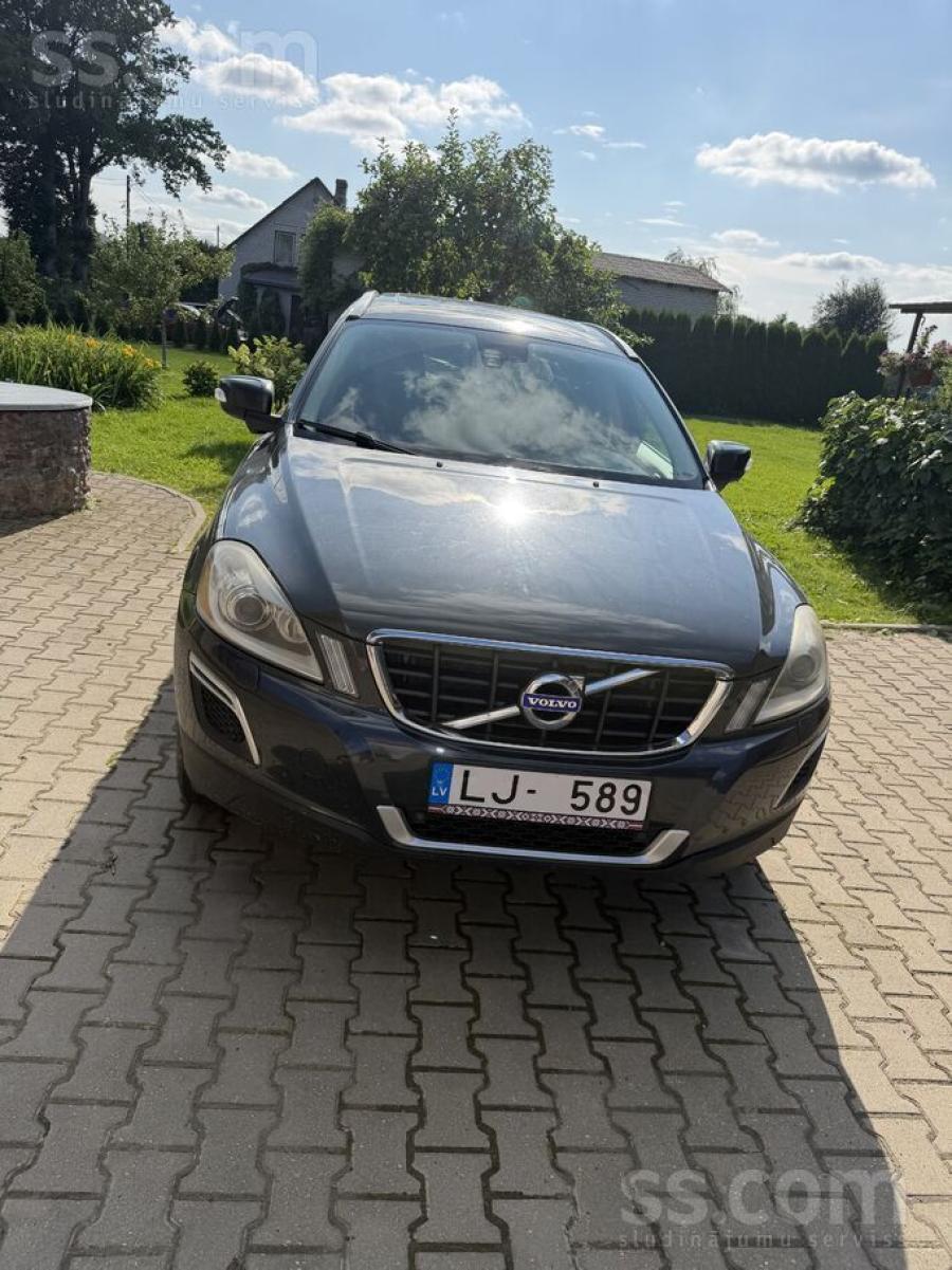Pelēks Volvo XC60 2011 Valmiera, ar dzinēja tilpumu 2.40 L un nobraukumu 265 tūkst. km par 7500 €, foto 1 vietnē AUTOMOTO.COM.LV