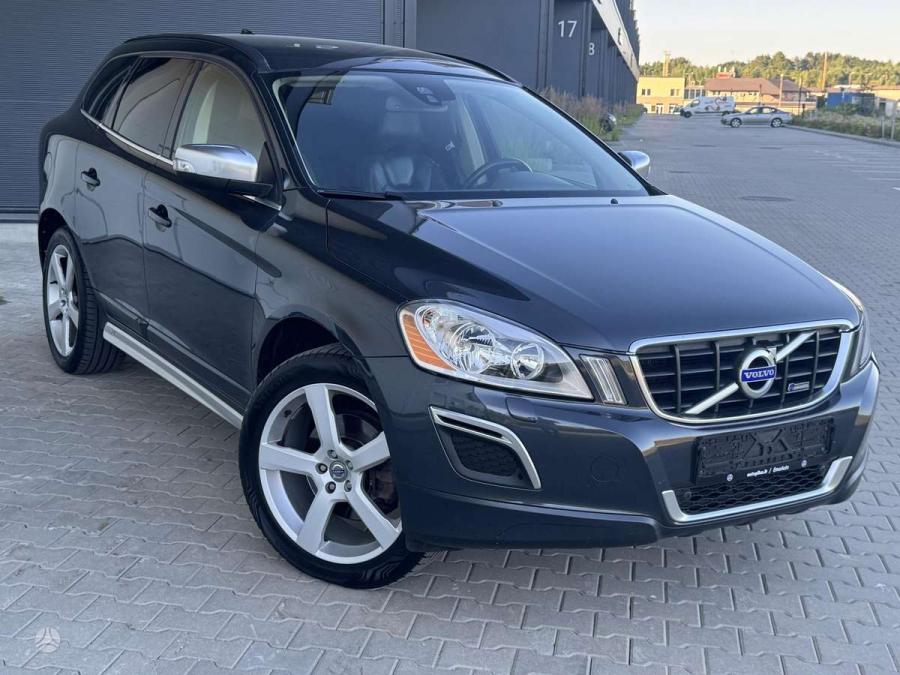 Grey Volvo XC60 2011 in Vilnius, with an engine capacity of 2.00 L and mileage of 270 thousand km for 8750 €, photo 3 on AUTOMOTO.COM.LV