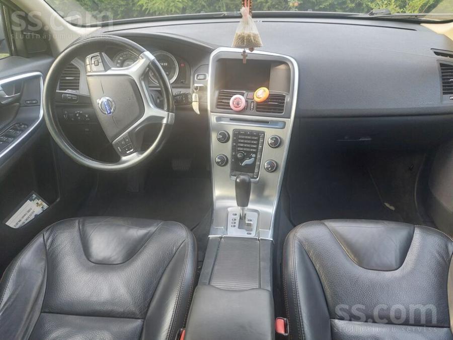 Pelēks Volvo XC60 2011 Rīga, ar dzinēja tilpumu 2.40 L un nobraukumu 335 tūkst. km par 6700 €, foto 6 vietnē AUTOMOTO.COM.LV