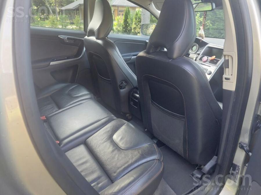 Pelēks Volvo XC60 2011 Rīga, ar dzinēja tilpumu 2.40 L un nobraukumu 335 tūkst. km par 6700 €, foto 7 vietnē AUTOMOTO.COM.LV
