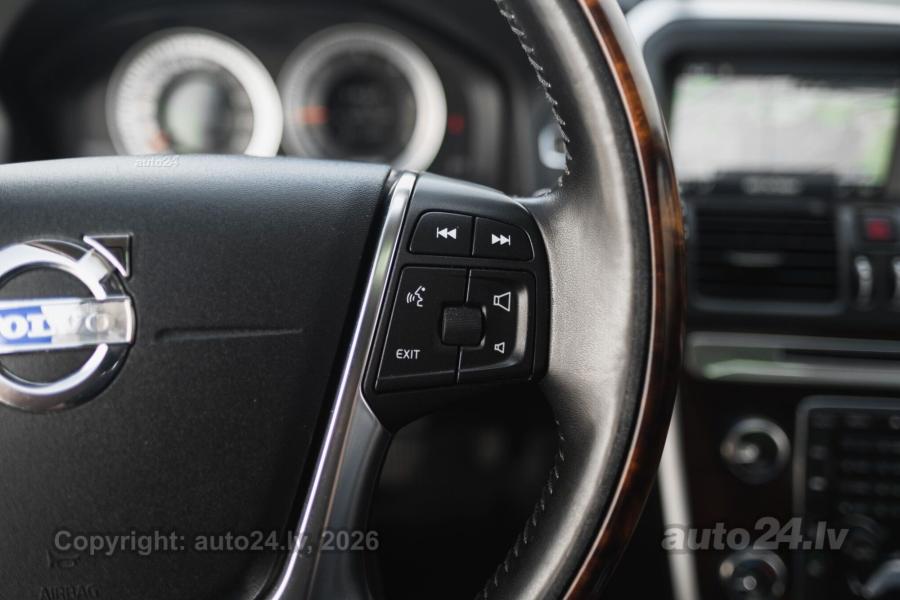 Grey Volvo XC60 2011 in Tallinn, with an engine capacity of 2.40 L and mileage of 367 thousand km for 5990 €, photo 18 on AUTOMOTO.COM.LV