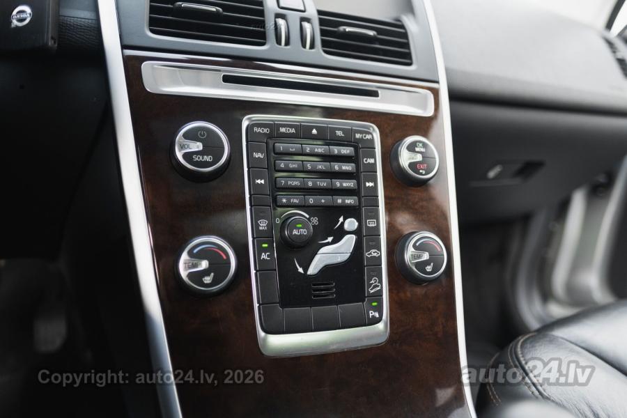 Grey Volvo XC60 2011 in Tallinn, with an engine capacity of 2.40 L and mileage of 367 thousand km for 5990 €, photo 19 on AUTOMOTO.COM.LV