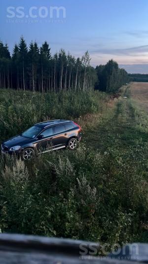 Grey Volvo XC60 2011 in Ogre, with an engine capacity of 2.40 L and mileage of 367 thousand km for 9000 €, photo  on AUTOMOTO.COM.LV