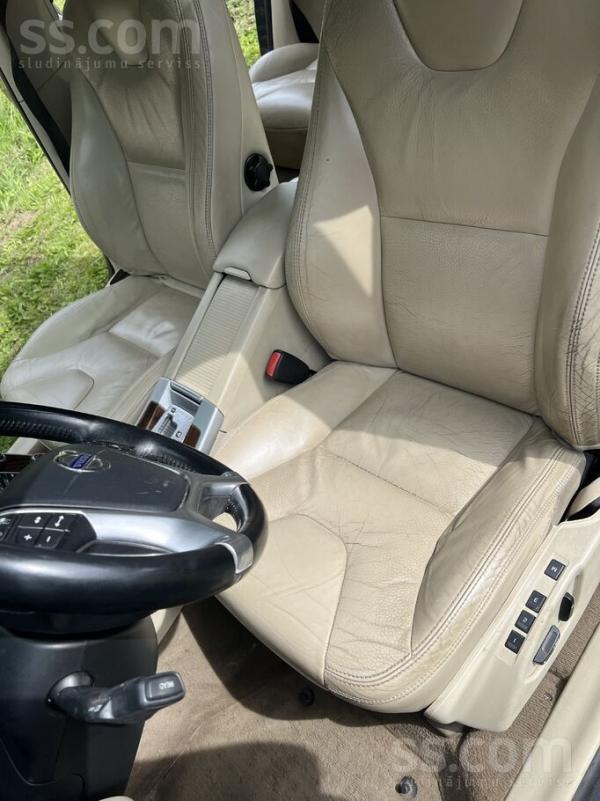 Pelēks Volvo XC60 2011 Ogre, ar dzinēja tilpumu 2.40 L un nobraukumu 367 tūkst. km par 9000 €, foto 3 vietnē AUTOMOTO.COM.LV
