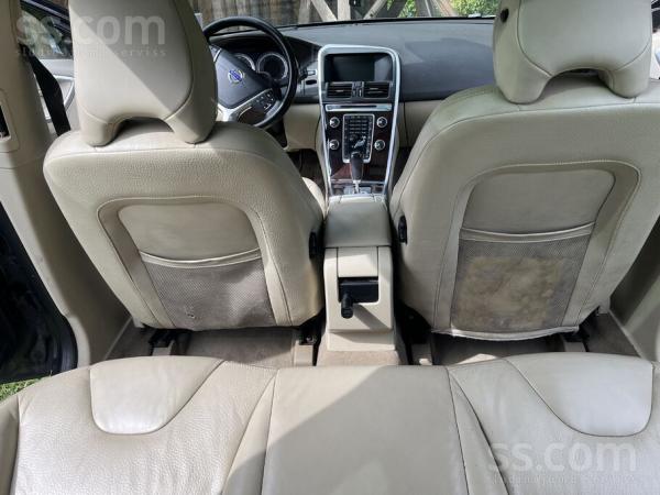 Pelēks Volvo XC60 2011 Ogre, ar dzinēja tilpumu 2.40 L un nobraukumu 367 tūkst. km par 9000 €, foto 4 vietnē AUTOMOTO.COM.LV