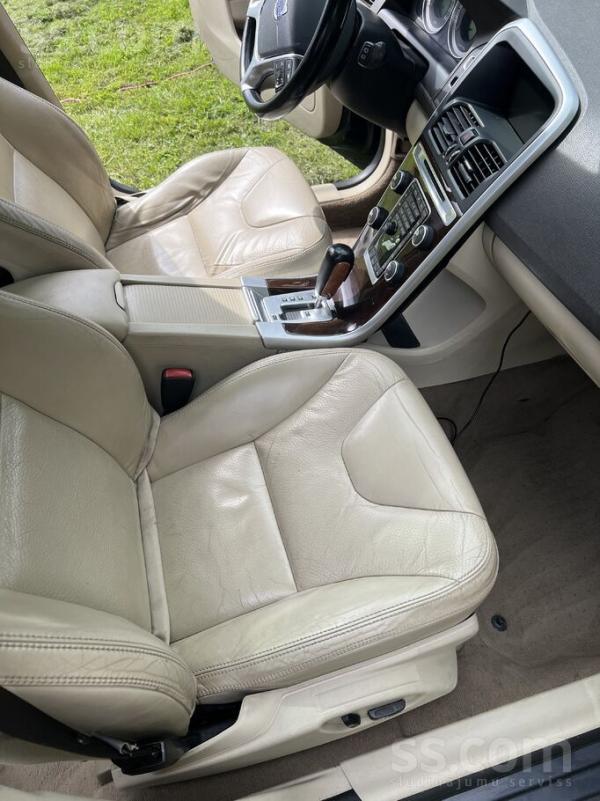 Pelēks Volvo XC60 2011 Ogre, ar dzinēja tilpumu 2.40 L un nobraukumu 367 tūkst. km par 9000 €, foto 5 vietnē AUTOMOTO.COM.LV