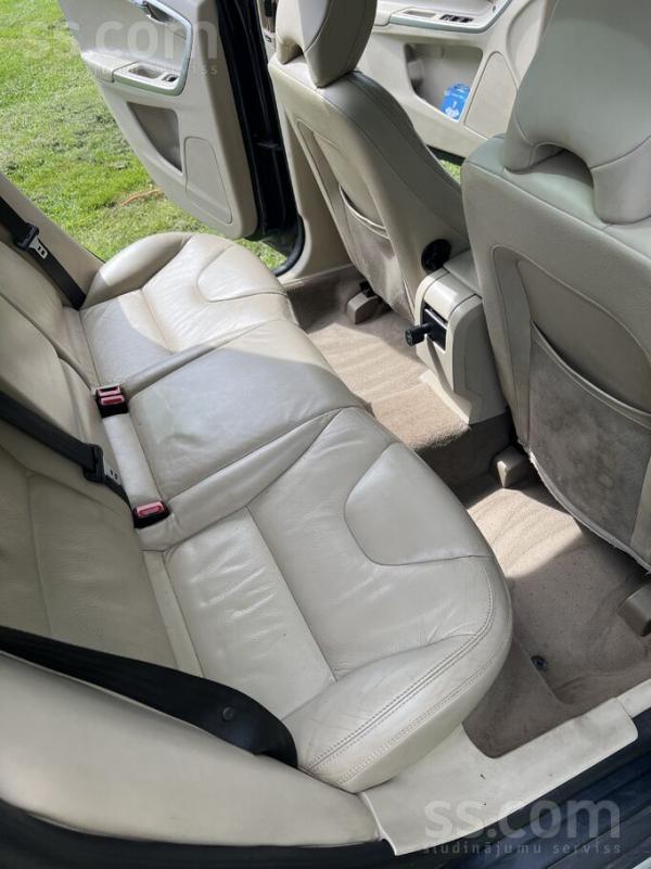 Pelēks Volvo XC60 2011 Ogre, ar dzinēja tilpumu 2.40 L un nobraukumu 367 tūkst. km par 9000 €, foto 6 vietnē AUTOMOTO.COM.LV