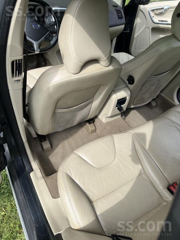 Pelēks Volvo XC60 2011 Ogre, ar dzinēja tilpumu 2.40 L un nobraukumu 367 tūkst. km par 9000 €, foto 7 vietnē AUTOMOTO.COM.LV
