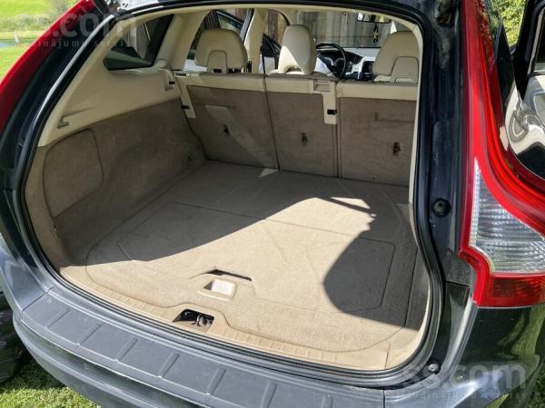 Pelēks Volvo XC60 2011 Ogre, ar dzinēja tilpumu 2.40 L un nobraukumu 367 tūkst. km par 9000 €, foto 8 vietnē AUTOMOTO.COM.LV