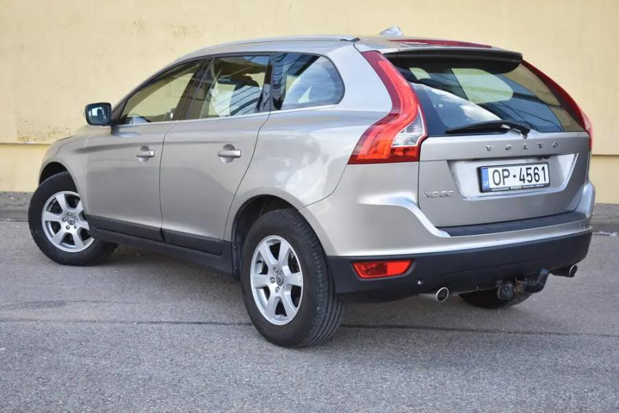 Grey Volvo XC60 2011 in Talsi, with an engine capacity of 2.40 L and mileage of 239 thousand km for 9500 €, photo 3 on AUTOMOTO.COM.LV