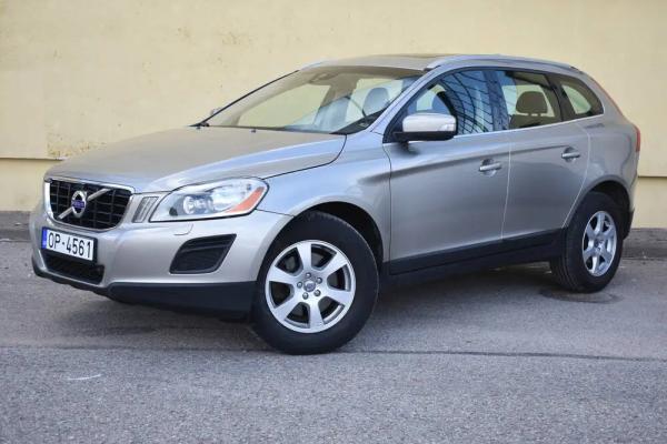 Grey Volvo XC60 2011 in Talsi, with an engine capacity of 2.40 L and mileage of 239 thousand km for 9500 €, photo 4 on AUTOMOTO.COM.LV