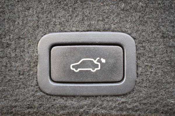 Grey Volvo XC60 2011 in Talsi, with an engine capacity of 2.40 L and mileage of 239 thousand km for 9500 €, photo 10 on AUTOMOTO.COM.LV