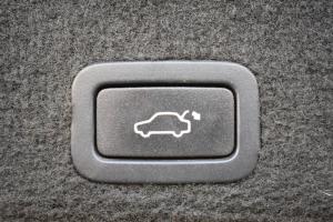 Grey Volvo XC60 2011 in Talsi, with an engine capacity of 2.40 L and mileage of 239 thousand km for 9500 €, photo 11 on AUTOMOTO.COM.LV