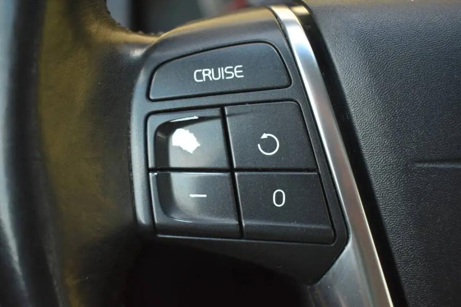 Grey Volvo XC60 2011 in Talsi, with an engine capacity of 2.40 L and mileage of 239 thousand km for 9500 €, photo 15 on AUTOMOTO.COM.LV