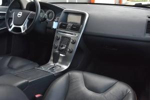 Pelēks Volvo XC60 2011 Mārupe, ar dzinēja tilpumu 2.40 L un nobraukumu 243 tūkst. km par 10750 €, foto 3 vietnē AUTOMOTO.COM.LV