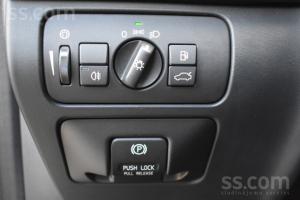 Pelēks Volvo XC60 2011 Talsi, ar dzinēja tilpumu 2.40 L un nobraukumu 239 tūkst. km par 9500 €, foto 13 vietnē AUTOMOTO.COM.LV