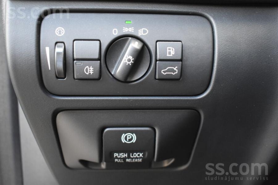 Pelēks Volvo XC60 2011 Talsi, ar dzinēja tilpumu 2.40 L un nobraukumu 239 tūkst. km par 9500 €, foto 13 vietnē AUTOMOTO.COM.LV