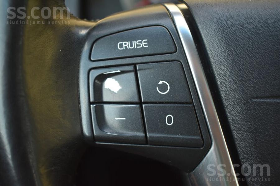 Pelēks Volvo XC60 2011 Talsi, ar dzinēja tilpumu 2.40 L un nobraukumu 239 tūkst. km par 9500 €, foto 15 vietnē AUTOMOTO.COM.LV