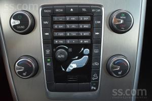 Pelēks Volvo XC60 2011 Talsi, ar dzinēja tilpumu 2.40 L un nobraukumu 239 tūkst. km par 9500 €, foto 16 vietnē AUTOMOTO.COM.LV
