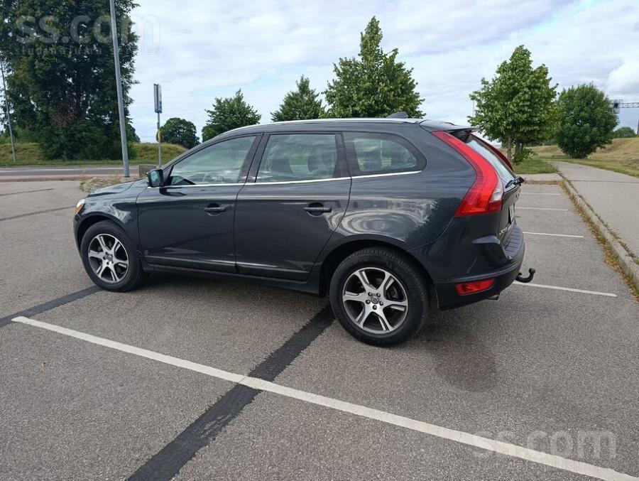 Pelēks Volvo XC60 2011 Daugavpils, ar dzinēja tilpumu 2.00 L un nobraukumu 248 tūkst. km par 9000 €, foto 5 vietnē AUTOMOTO.COM.LV