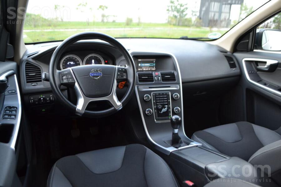 Grey Volvo XC60 2011 in Riga, with an engine capacity of 2.40 L and mileage of 274 thousand km for 7650 €, photo 9 on AUTOMOTO.COM.LV
